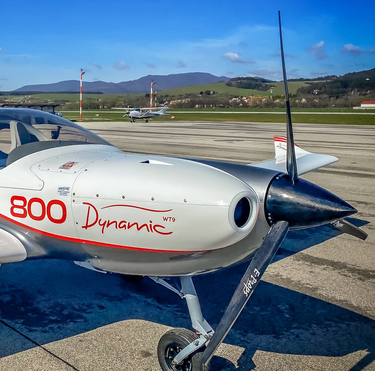 E-Props on the 800th Dynamic WT9 - E-PROPS Carbon-Titanium Propellers ...