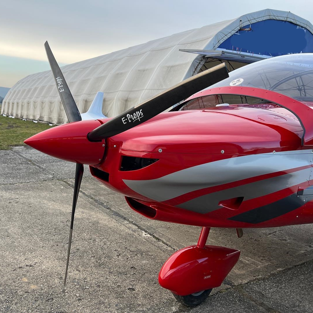 E-PROPS on DOVA AIRCRAFT - E-PROPS Carbon-Titanium Propellers for Aviation